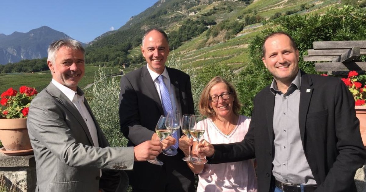 Les vins intègrent enfin la marque Valais. Première bouteilles | Rhône FM