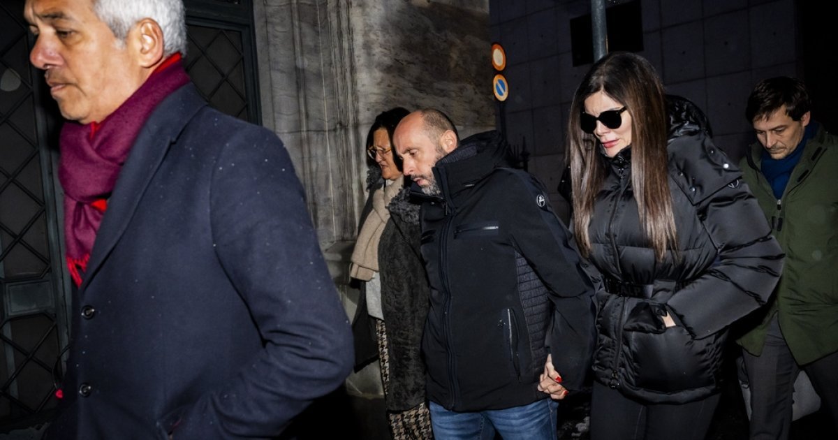 Contrairement à son mari, le gérante du bar "Le Constellation" | Rhône FM