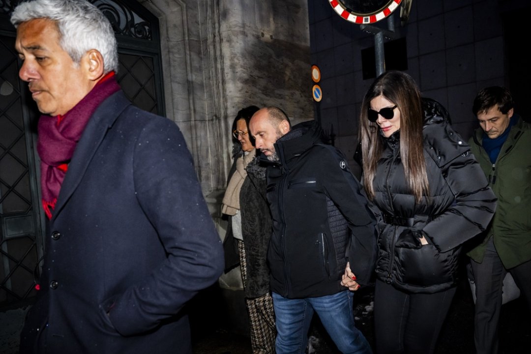 Contrairement à son mari, le gérante du bar "Le Constellation" | Rhône FM